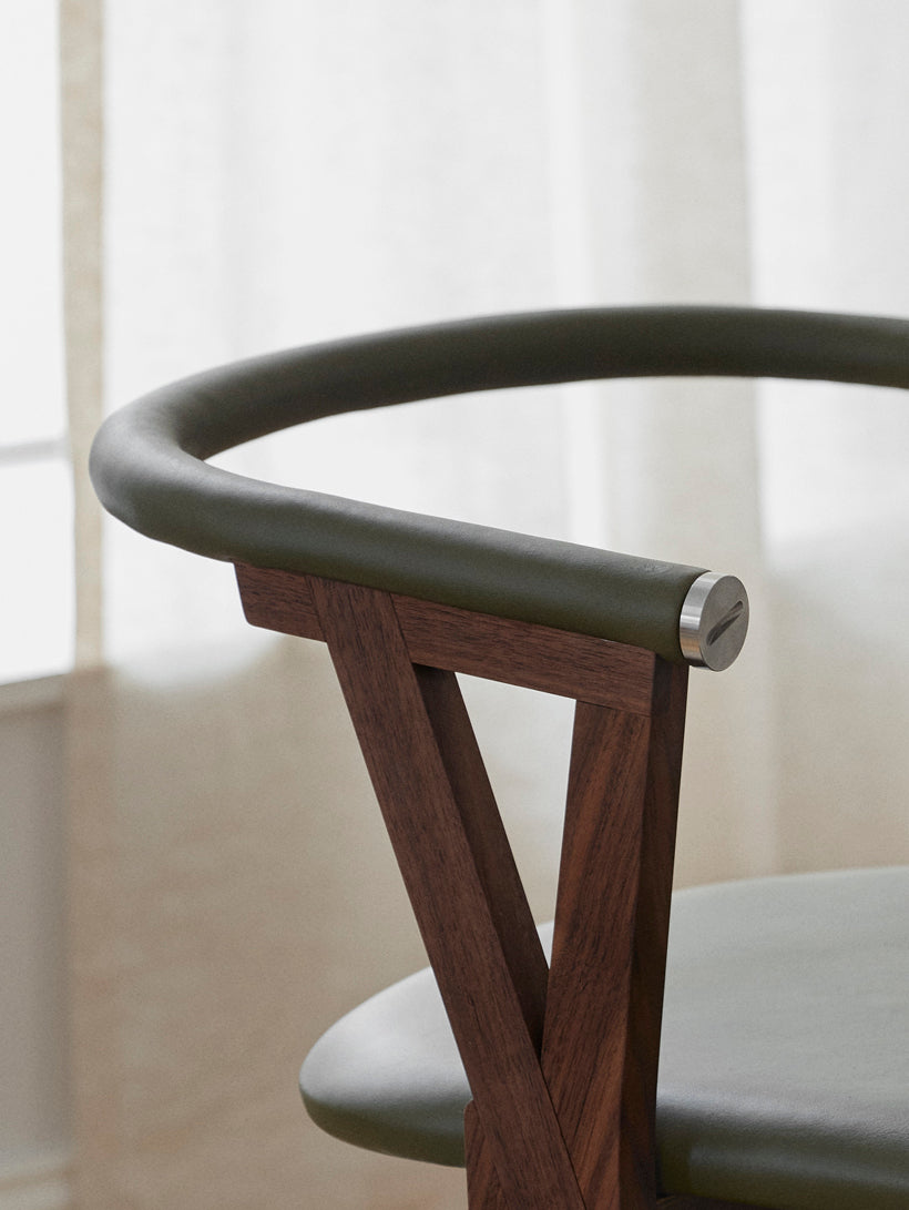 NEB Chair 03 In Walnut and Green Tarnsjö Leather – noearlybirds.se